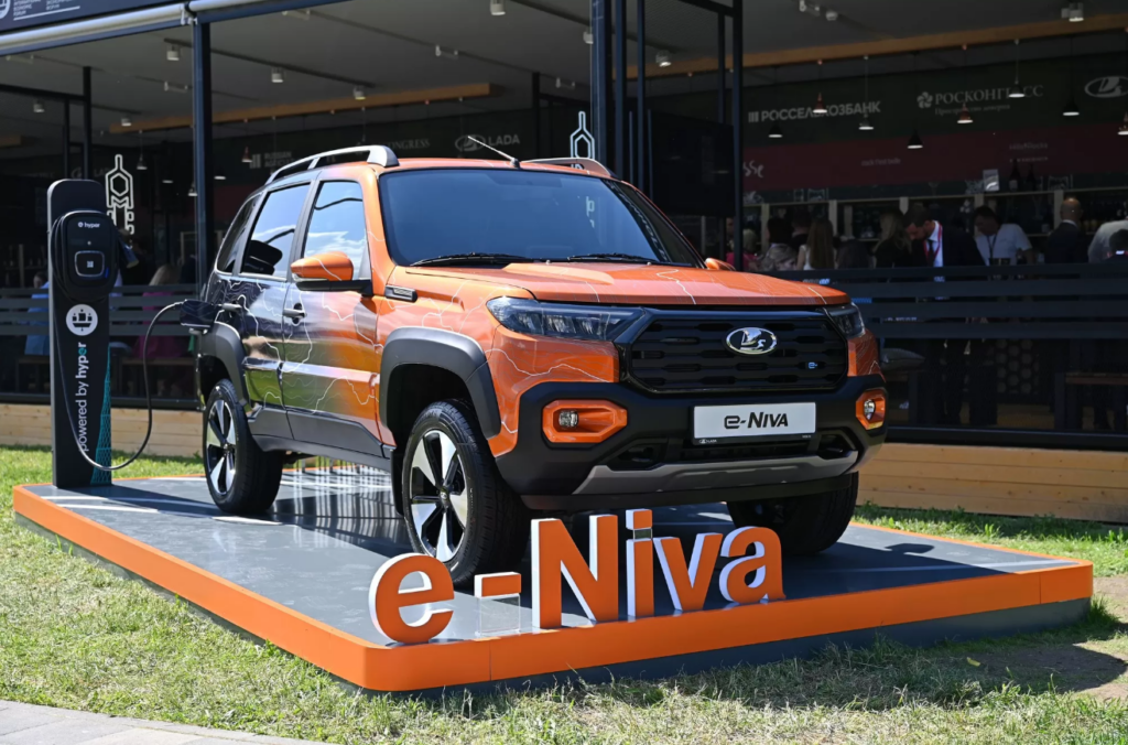 Električna Lada e-Niva Travel debitovala je u Sankt Petersburgu kao ...